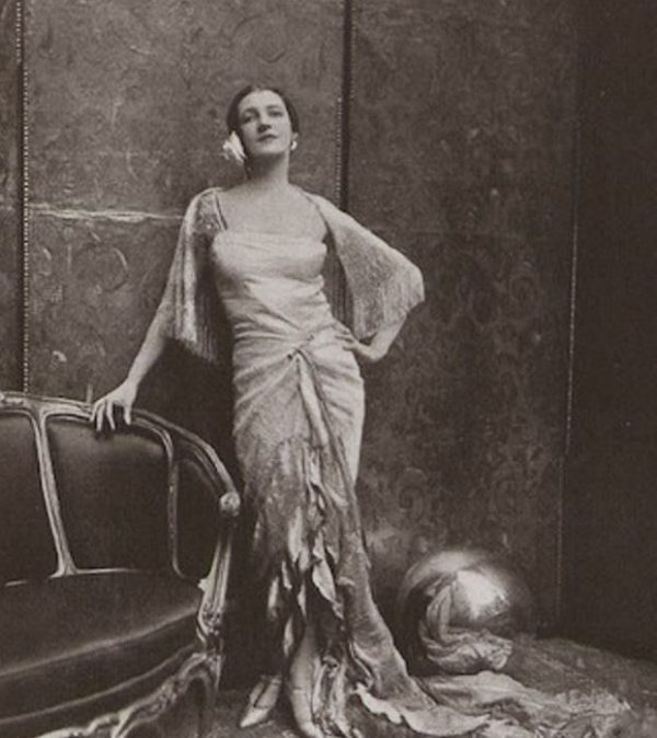 Interesting story of Daisy Fellowes – Foxella