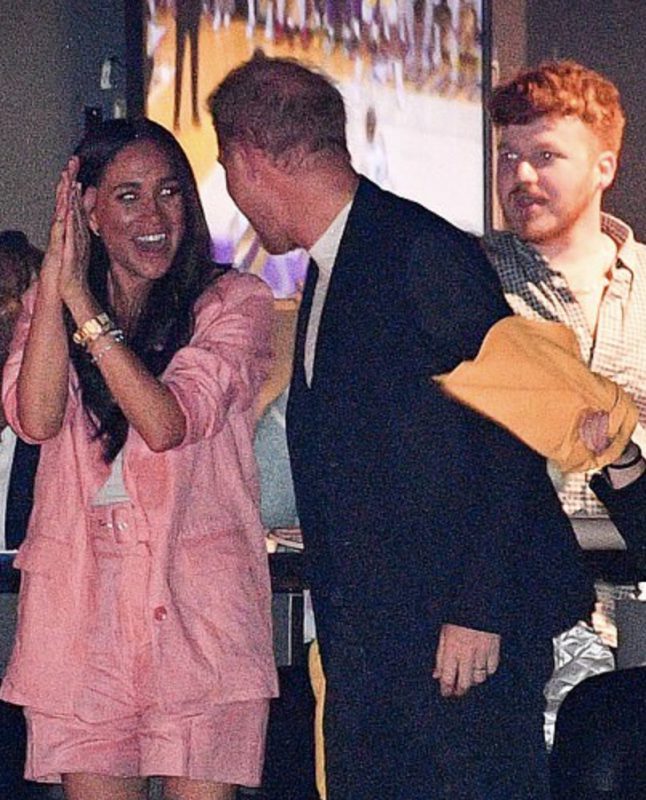 They are still waiting – Foxella